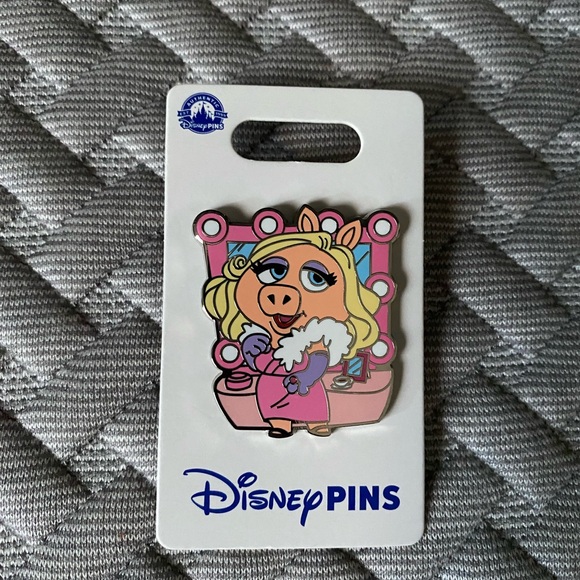 Disney | Accessories | 223 Disney Parks The Muppets Miss Piggy Dressing ...